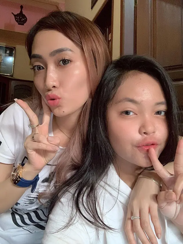 6 Potret Oza Kioza 'Duo Serigala' Tanpa Makeup, Tetap Memesona ...