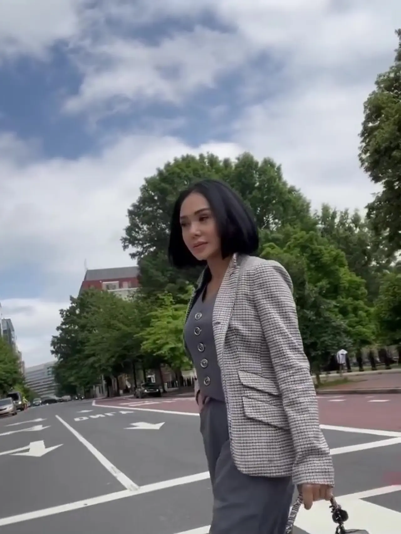 Cantik dan Awet Muda, Ini 6 Potret Yuni Shara Saat Pose di Depan White ...