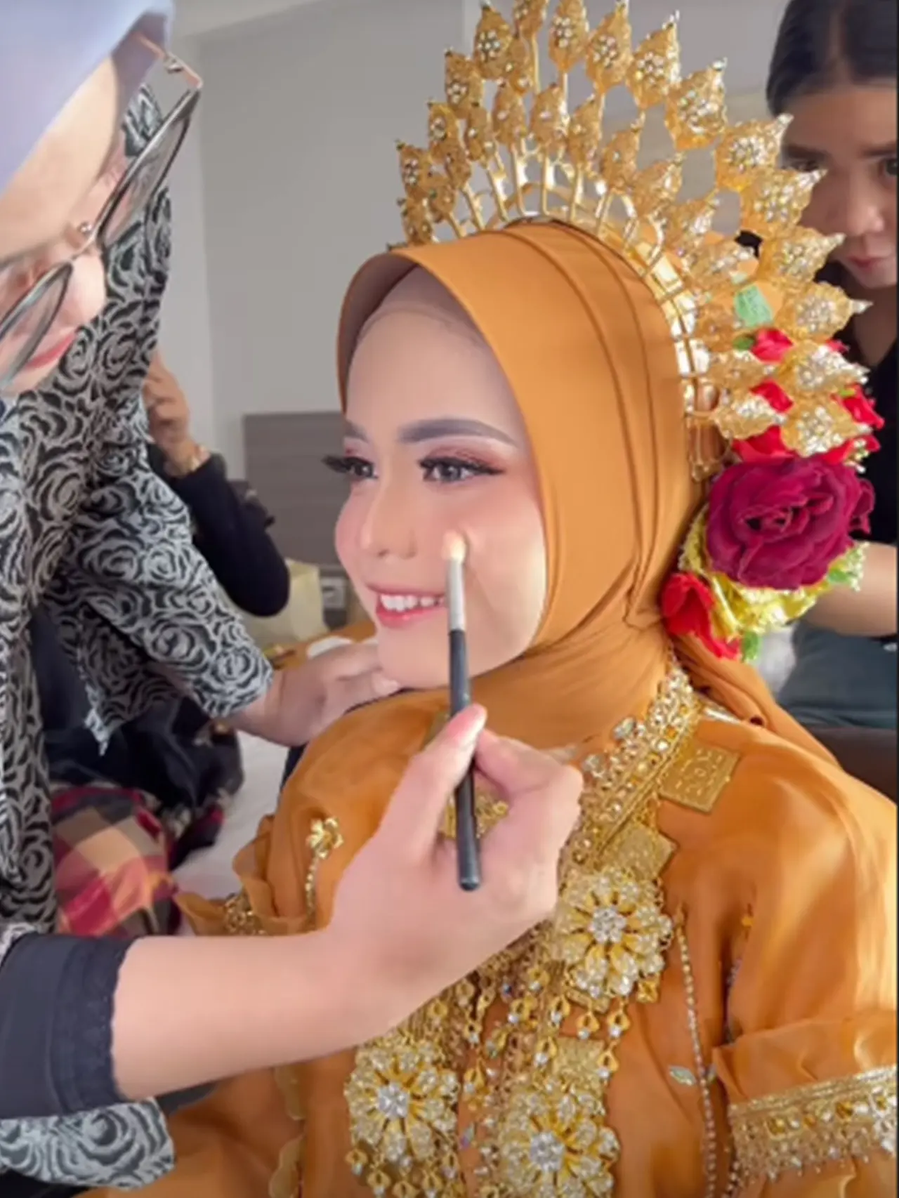 Heboh Putri Isnari Dapat Hantaran Uang Panai Miliaran Rupiah di Atas Nampan, Bakal Menikah ...