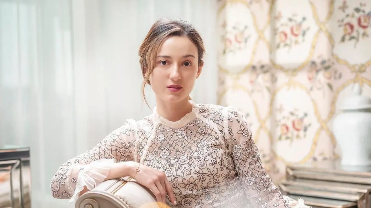 Potret 6 Artis Wanita Blasteran Prancis - Indonesia, Pesonanya Bikin Pangling - Hot Liputan6.com