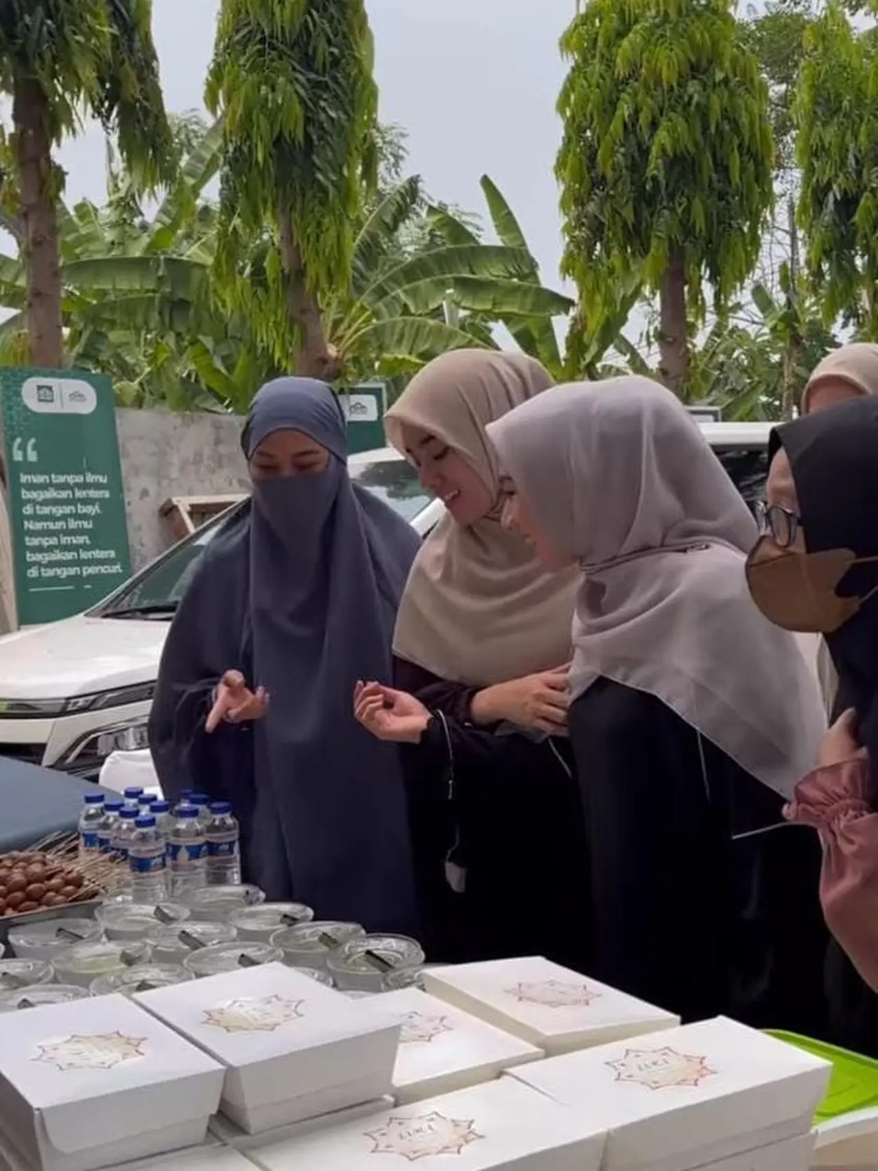 Mualaf, Momen Haru Clara Shinta Dapatkan Nama Baru dari Ustaz Adi ...