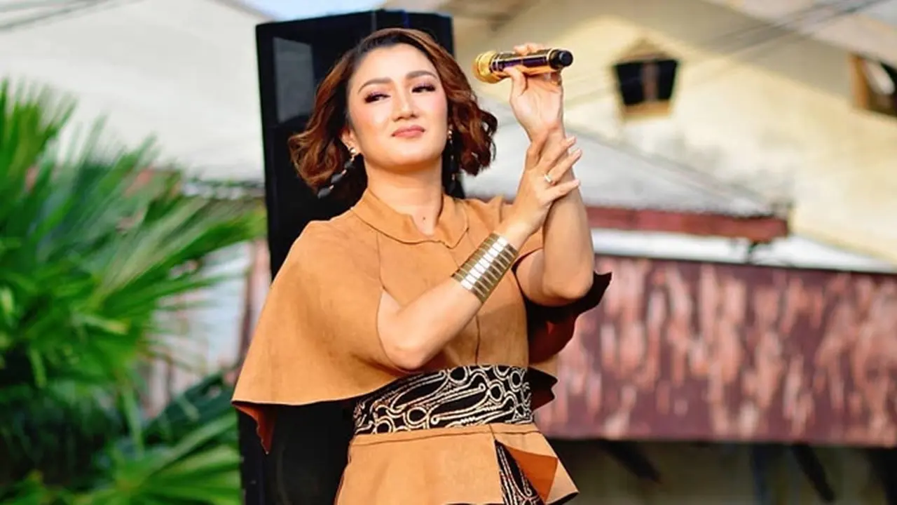 6 Potret Terbaru Melly Mono Eks Vokalis SHE, Awet Muda di Usia 36 Tahun ...