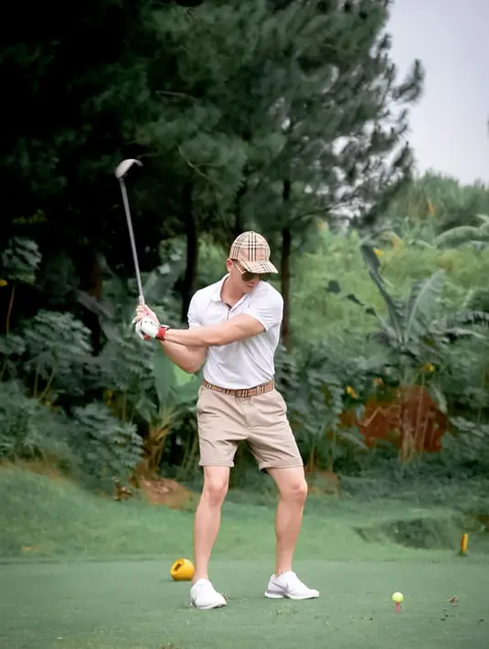 Potret Verrell Bramasta Main Golf, Tampil Keren - Foto Liputan6.com