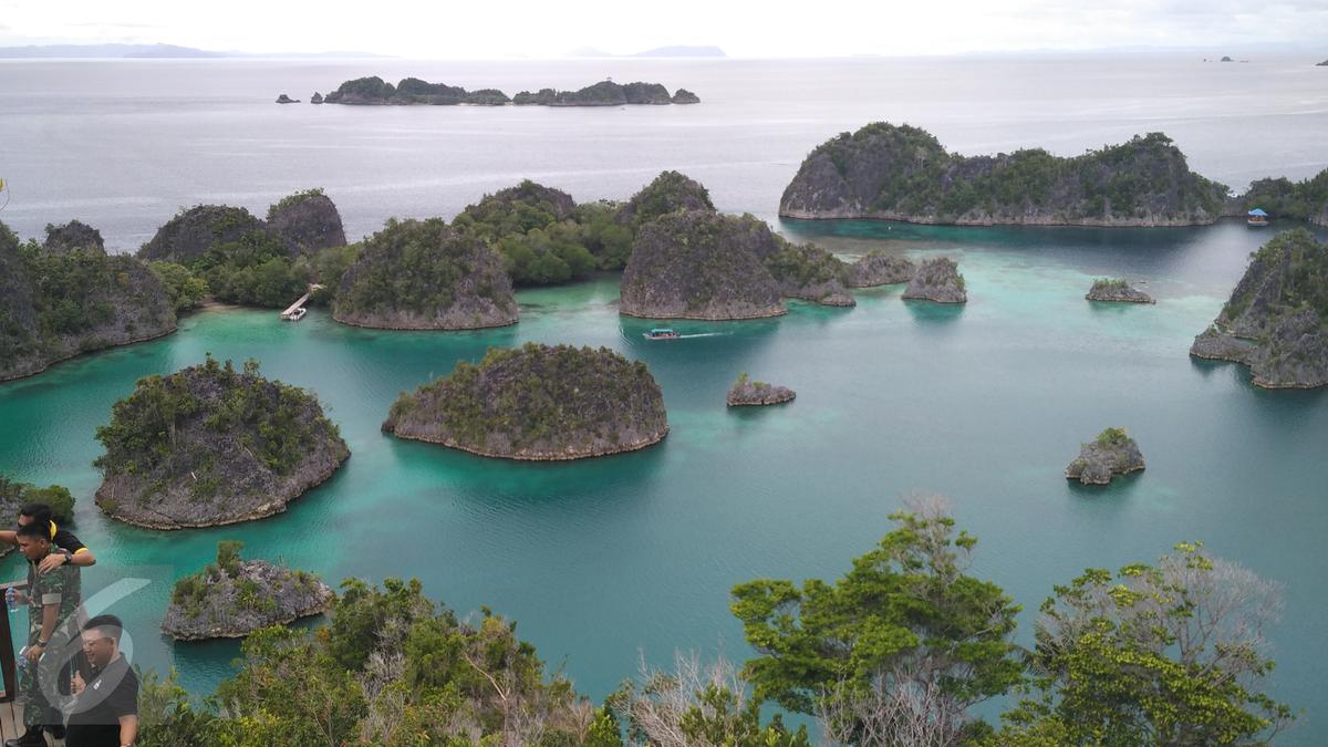 Mengintip Keindahan Laguna Biru Pulau Rufas, Surga Tersembunyi di Raja ...