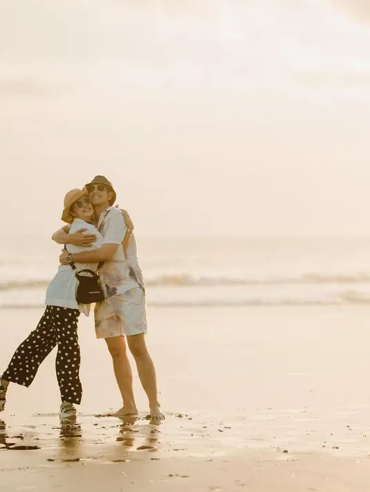 Rifky Balweel Perlihatkan Romantisme Bersama Sang Istri Saat di Bali ...