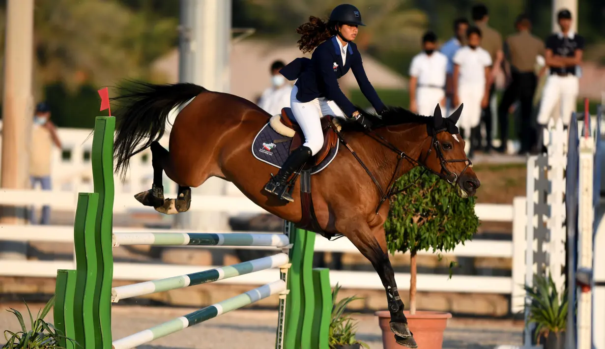 FOTO: Aksi Para Penunggang dalam Kejuaraan Lompat Kuda di Kuwait - Foto ...