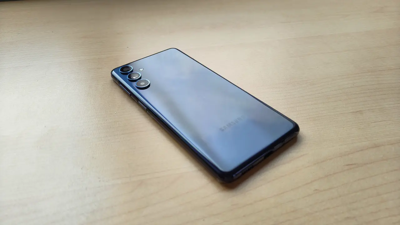 Ini Rekomendasi 5 HP Android Baterai 6000 mAh: Awet Seharian, Anti Lowbat!