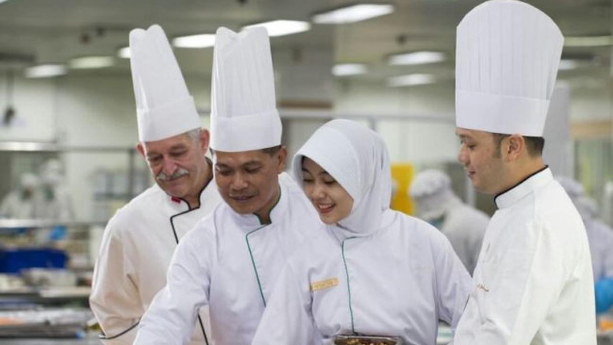 150 Juru Masak Siap Sambut Rombongan Raja Salman - Lifestyle Liputan6.com