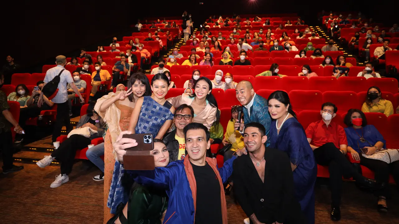 Reza Rahadian 'Berselingkuh' dengan Luna Maya dalam Film Mendarat ...