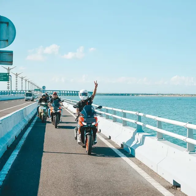 7 Potret Andre Taulany dan Geng The Prediksi Liburan di Bali, Seru ...