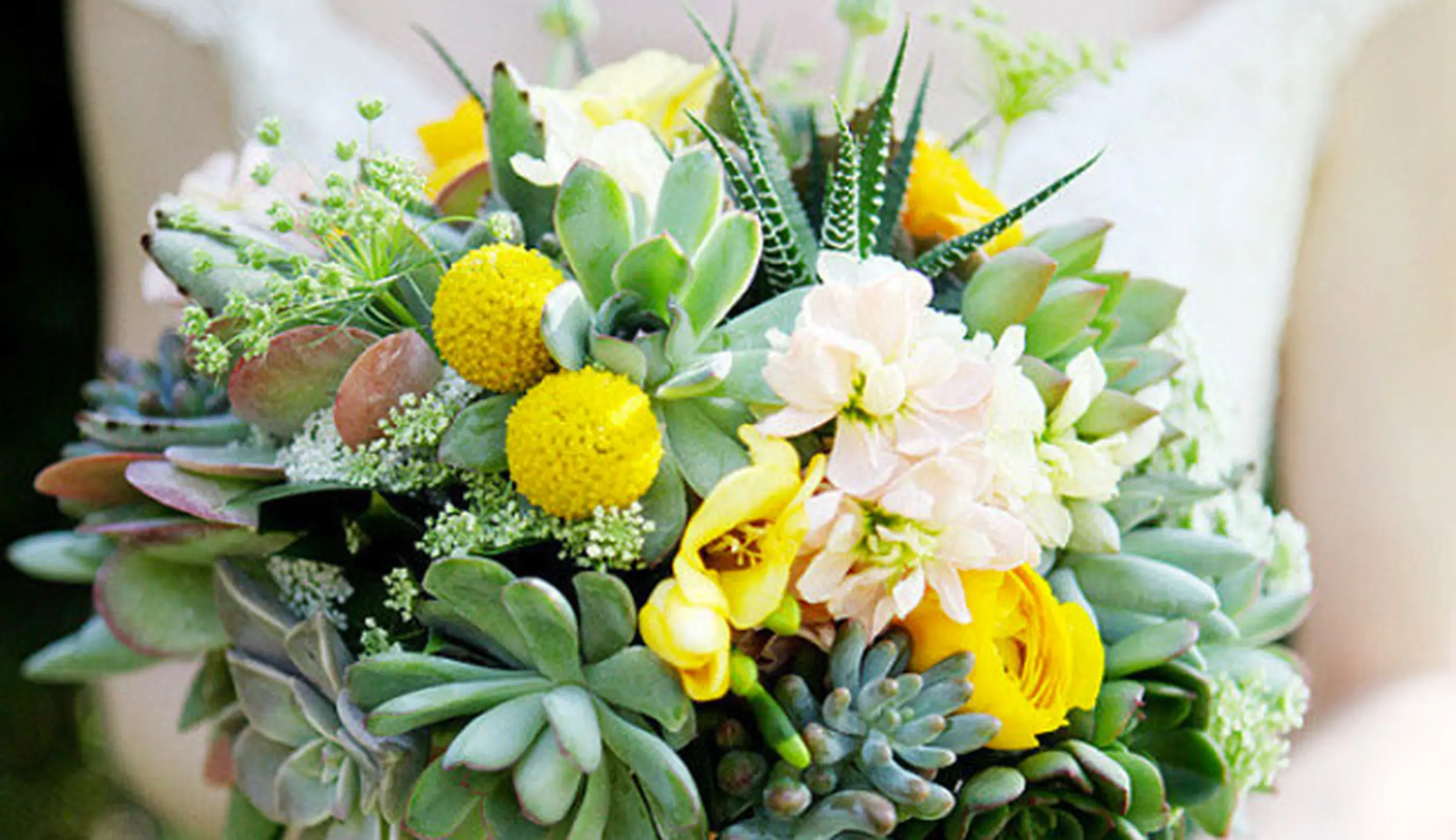 14 Inspirasi Buket Bunga Segar yang Cocok untuk Pernikahan