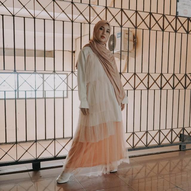 7 Potret OOTD Busana Muslim Ala Chacha Frederica, Fashionable Banget ...