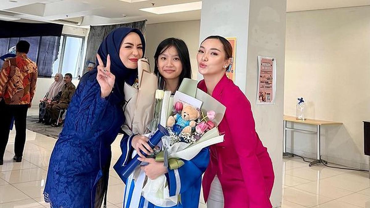 Disebut Seperti Adik Kakak, Potret Zaskia Gotik dan Imel PC Kompak ...
