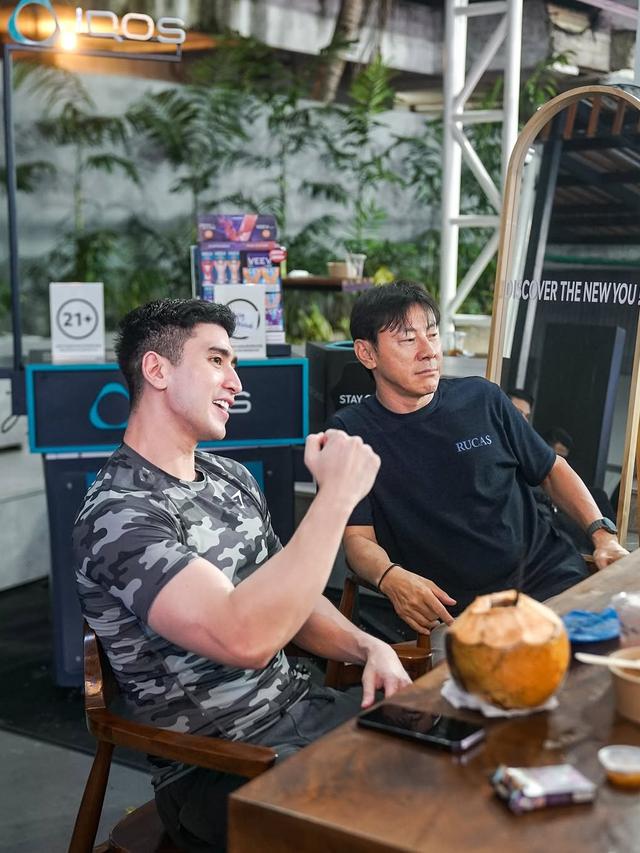 7 Potret Fuji dan Verrell Olahraga Bareng Shin Tae-yong, Diajari Tren ...