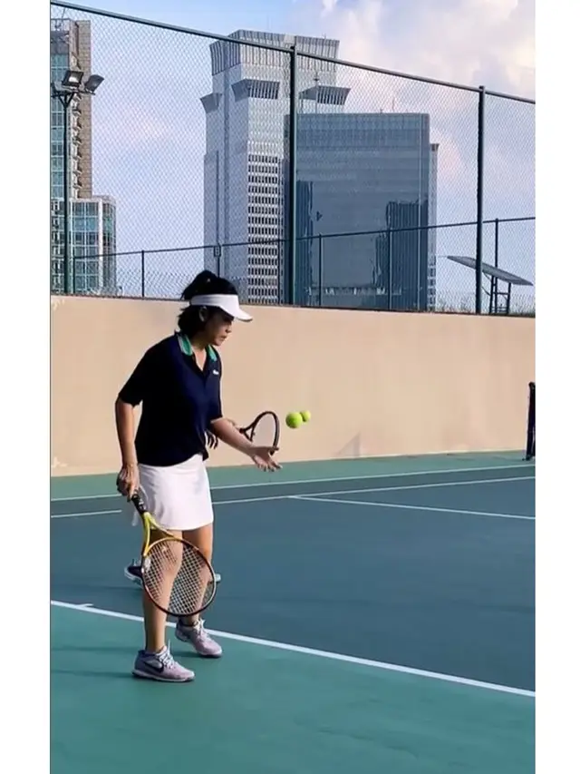 6 Potret Veronica Tan Tekuni Hobi Olahraga Tenis, Jadi Resep Awet Muda ...