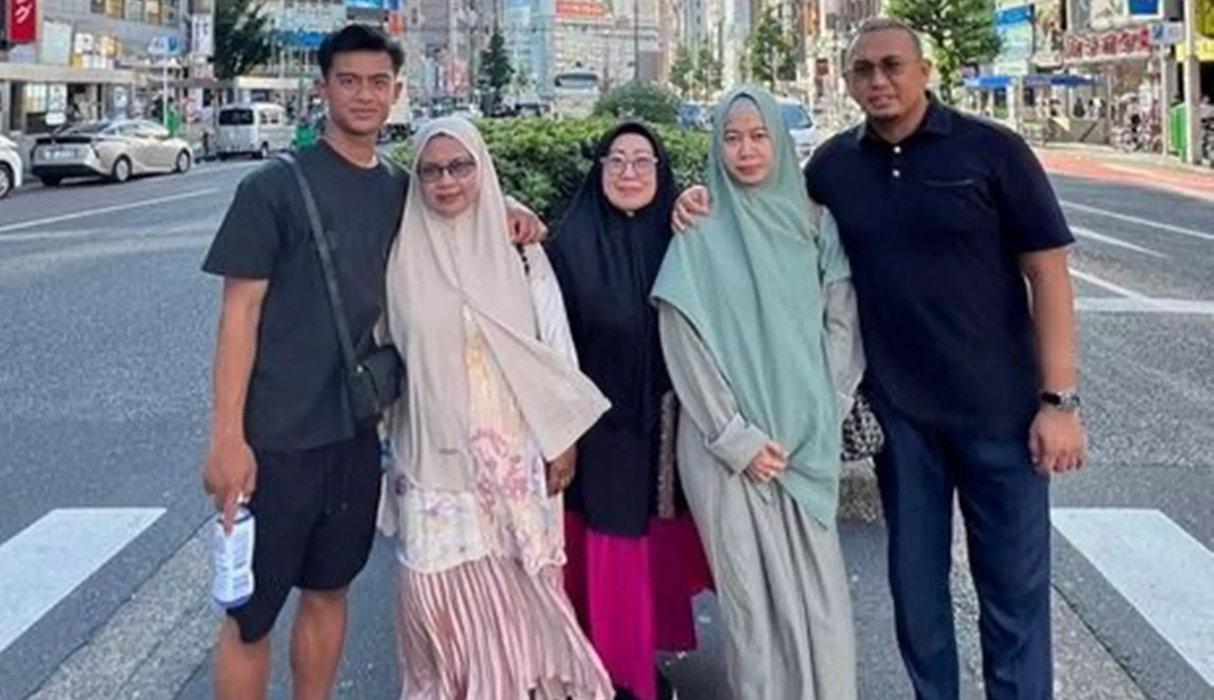 Potret Kedekatan Arhan dengan Mertua, Ayah dan Ibu Azizah Salsha - Foto ...