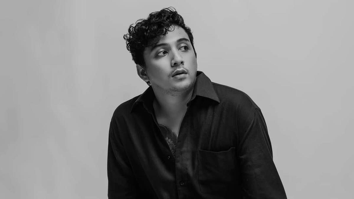 Menyelami Dimensi Sendu di Lagu-Lagu Sal Priadi