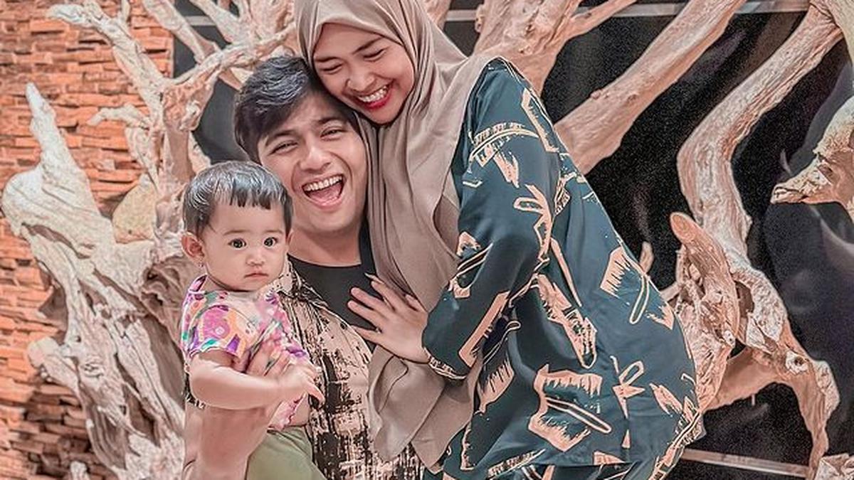 6 Potret Teuku Ryan Lulus S2 dengan Predikat Cumlaude, Ria Ricis Ungkap ...