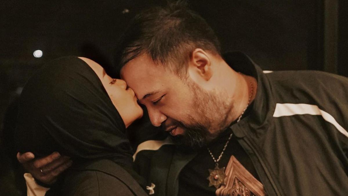 6 Gaya Sederhana Cita Citata dan Didi Mahardika dalam Foto Akad Nikah yang Baru Terungkap ...