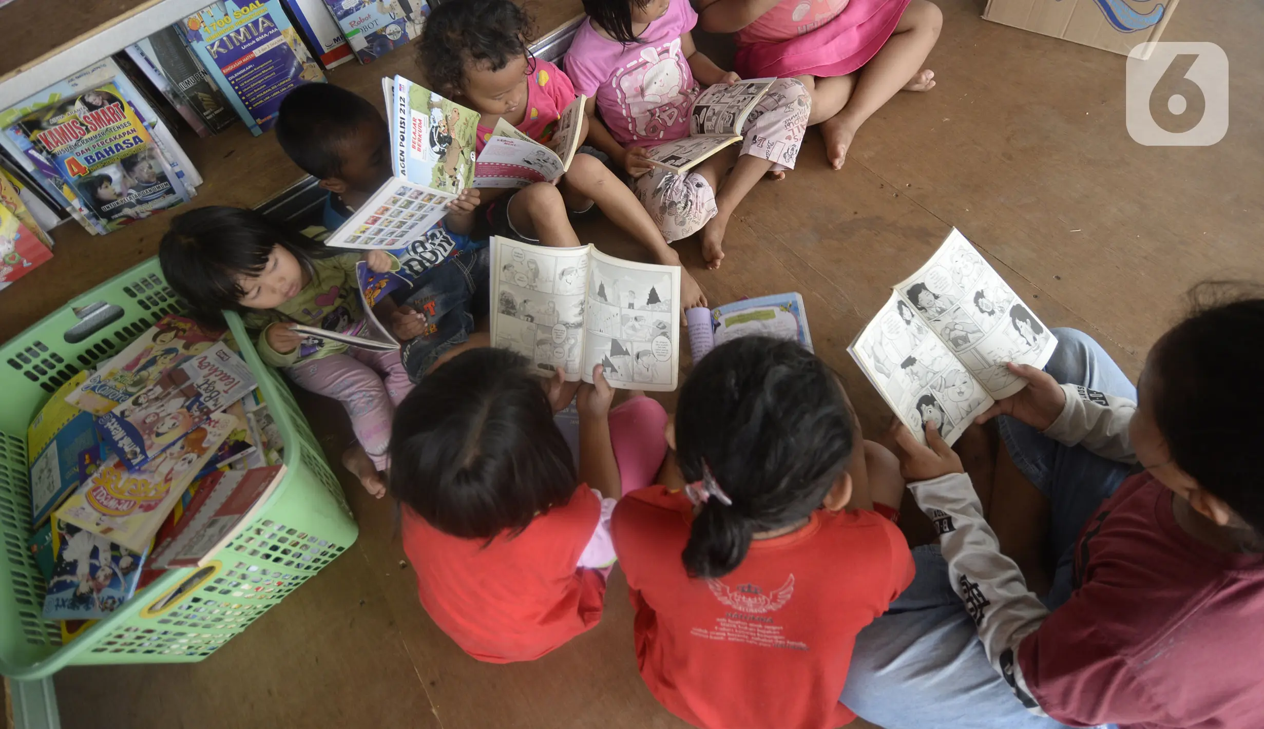 FOTO: Taman Baca Kampung di Masa Pandemi COVID-19 - Foto Liputan6.com