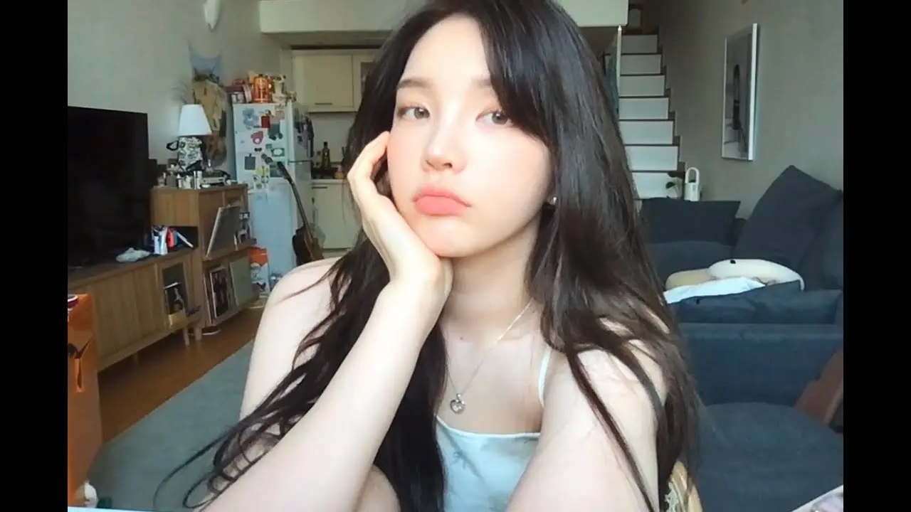 5 Fakta Menarik Xooos, Youtuber Cantik yang Diisukan Pacari Park Seo Joon