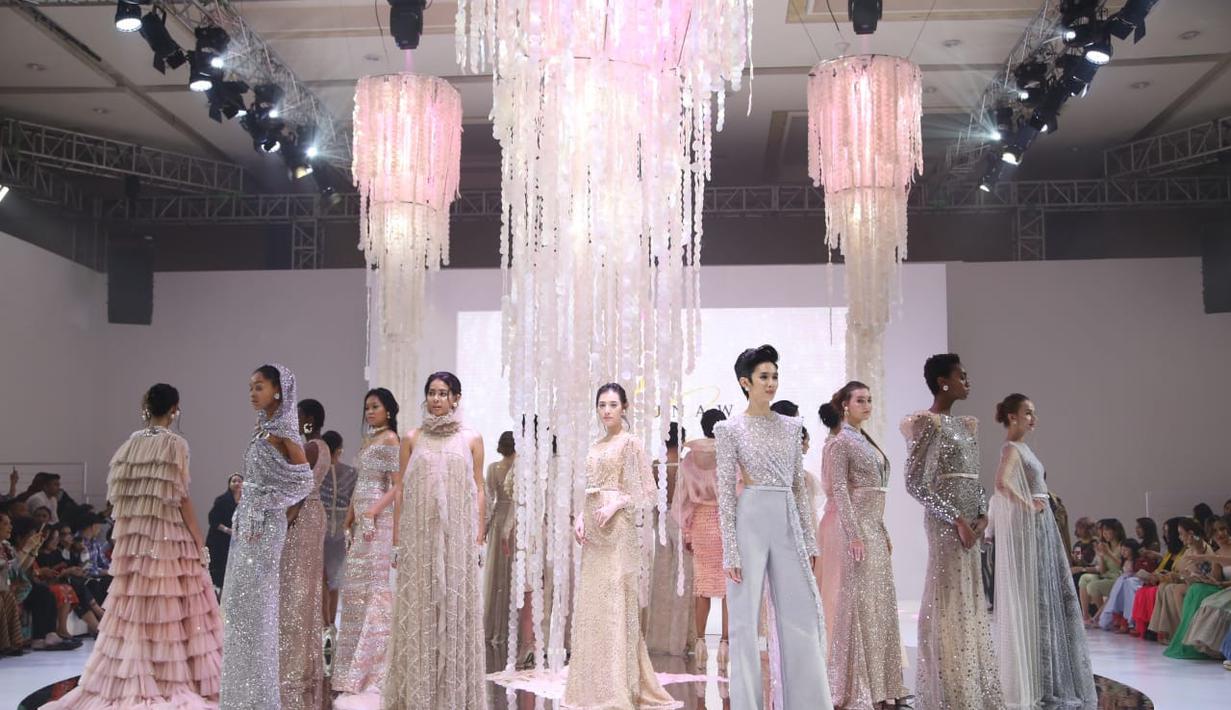 Dipinang Jadi Anggota IPMI, Ivan Gunawan Gelar Peragaan Busana Bertajuk ...