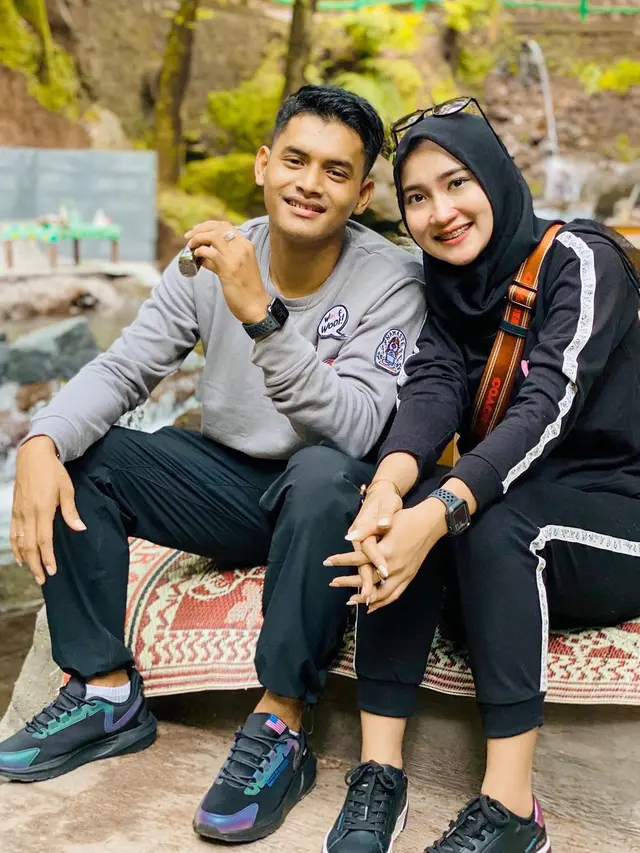 Dipersunting Polisi, Ini 7 Potret Mesra Yeni Inka dan Briptu Khrisna ...