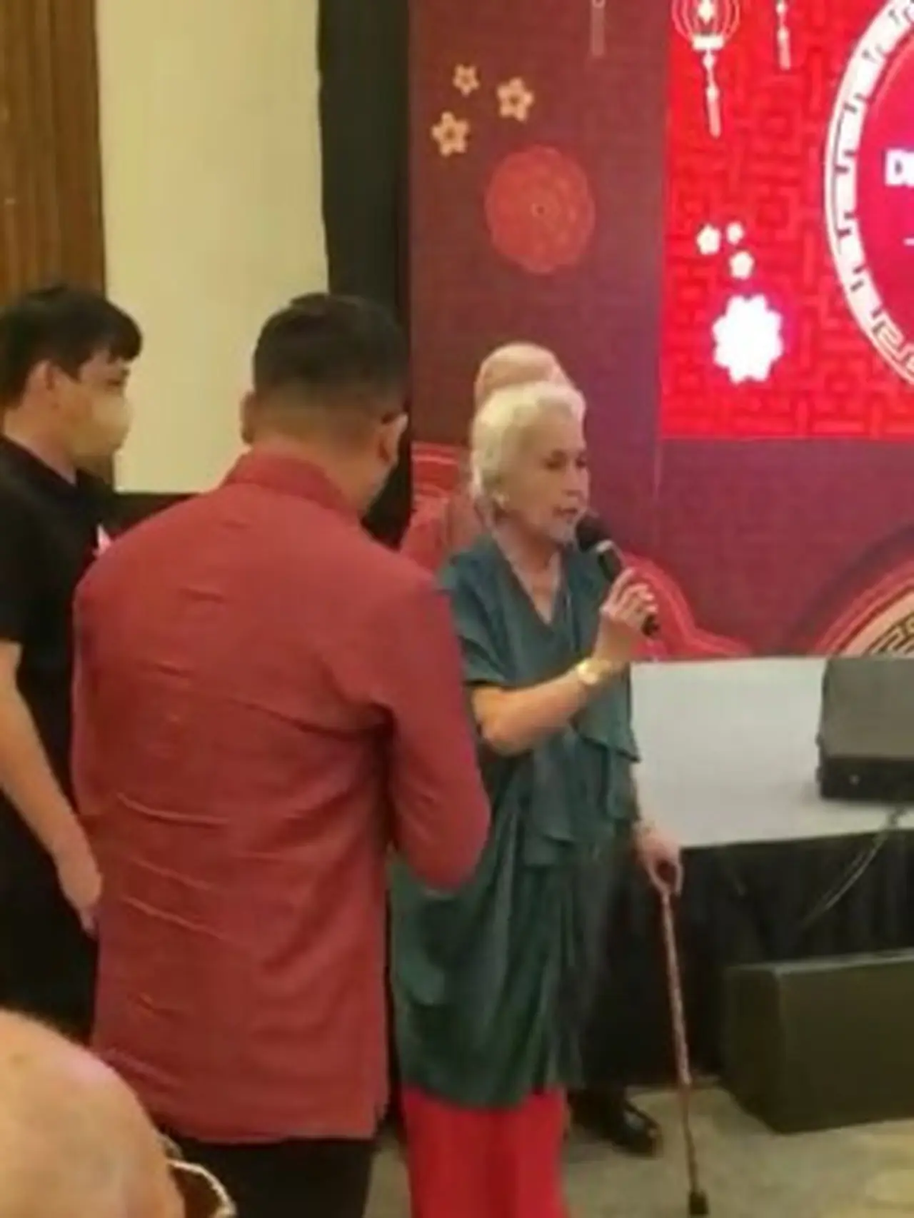 Viral Gaya Henny Purwonegoro Tetap Eksis Di Usia 75 Tahun, Ibu Mertua ...