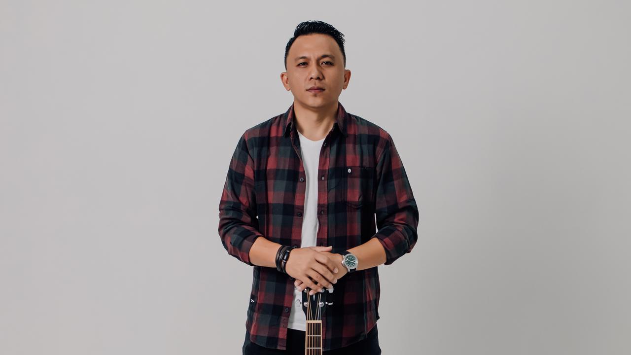 Cerita Penyanyi Gino Ivander Rekam Lagu Tak Kan Terhenti, Kagumi ...