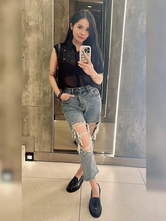 Definisi Aging Gracefully, Mawar AFI Semakin Memesona di Usia Matangnya ...