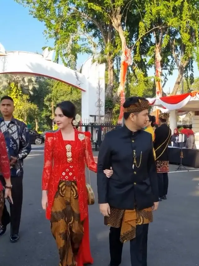 7 Potret Arumi Bachsin dan Emil Dardak Hadiri Upacara HUT RI di Gedung Merdeka Surabaya - Hot ...