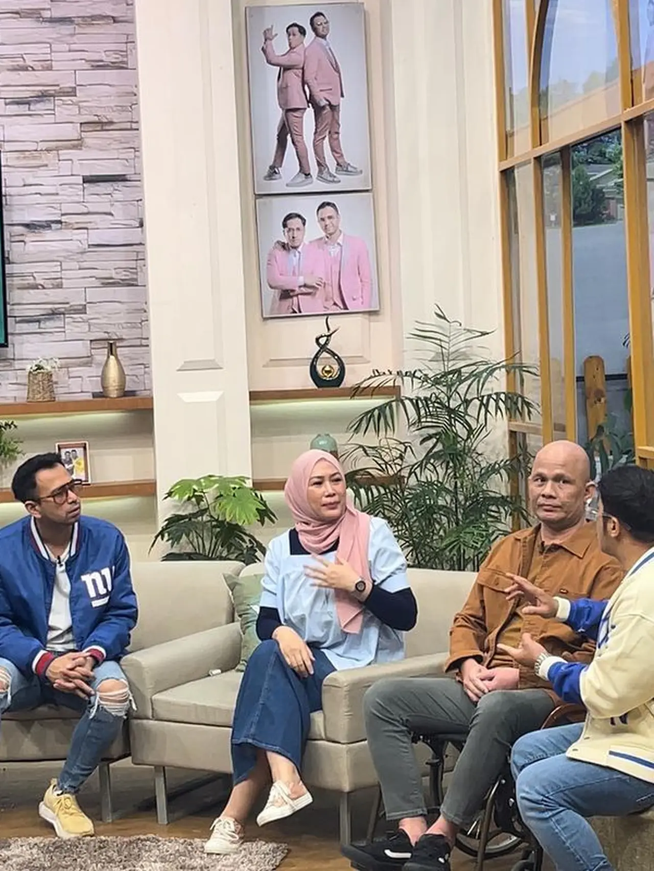 Masih Ingat Harry Pantja? Ini 10 Potret Host 'Dunia Lain' yang Kini Nasibnya Bikin Pilu ...