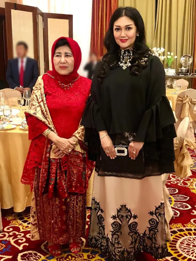 6 Inspirasi Gaya Rambut Terurai Bella Saphira saat Kondangan, Pesona ...