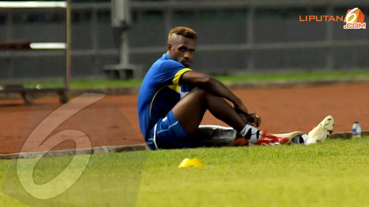 Boaz dan Van Dijk Bersaing Jadi Pemain Terbaik ISL - Bola Liputan6.com