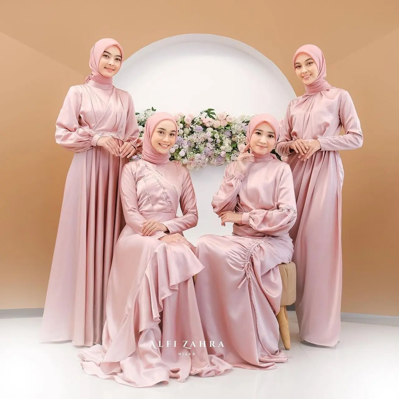 Rekomendasi Model Baju Bridesmaid Bahan Satin Polos, Modis dan Kekinian - Citizen6 Liputan6.com