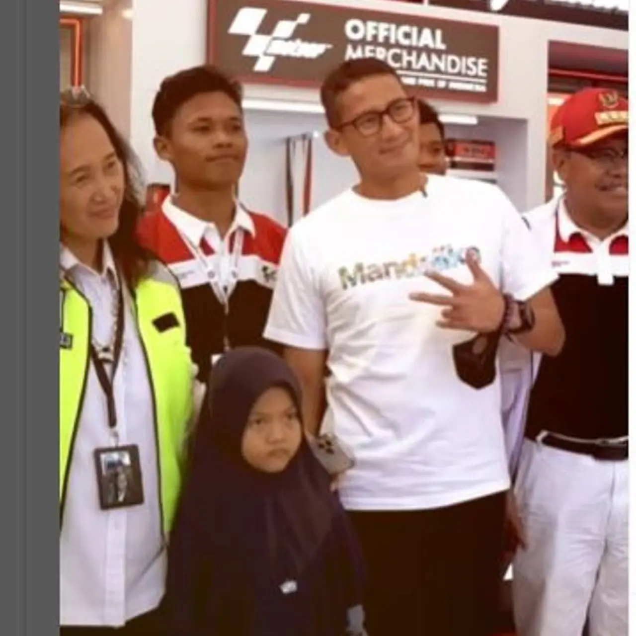 Dipakai Para Pembalap, Topi Petani Lombok Laku Terjual di MotoGP ...