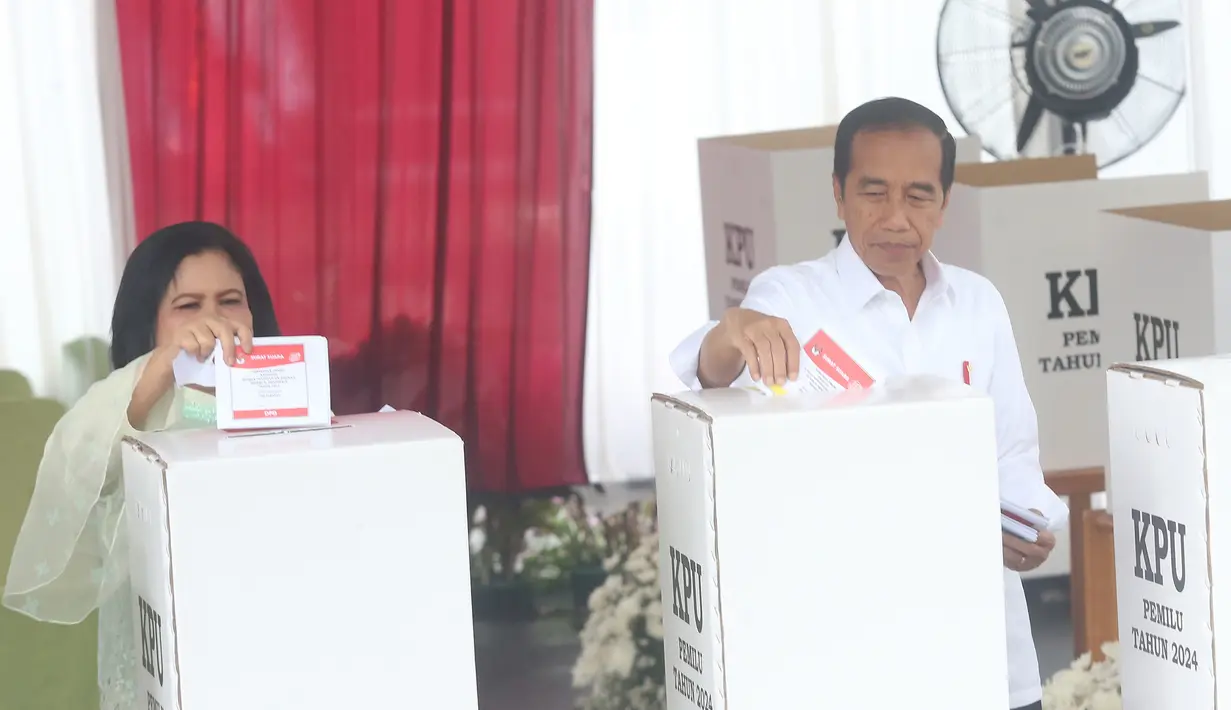 Presiden Jokowi bersama Ibu Iriana Gunakan Hak Pilihnya di TPS 10 Gambir Jakarta Pusat - Foto ...