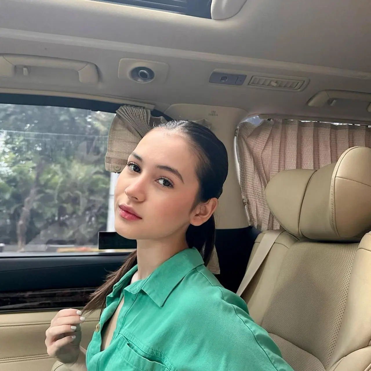 6 Potret Terbaru Sandrinna Michelle, Penampilannya Disebut Makin Dewasa ...