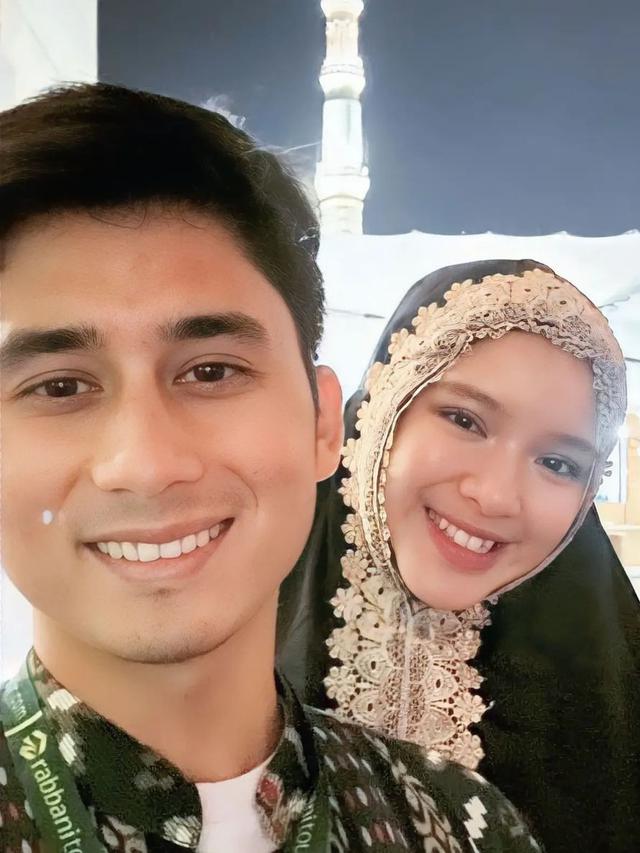 Nikmati Akhir Tahun Bareng, Ini 7 Potret Tiara Andini dan Alshad Ahmad Jalani Umrah - Hot ...