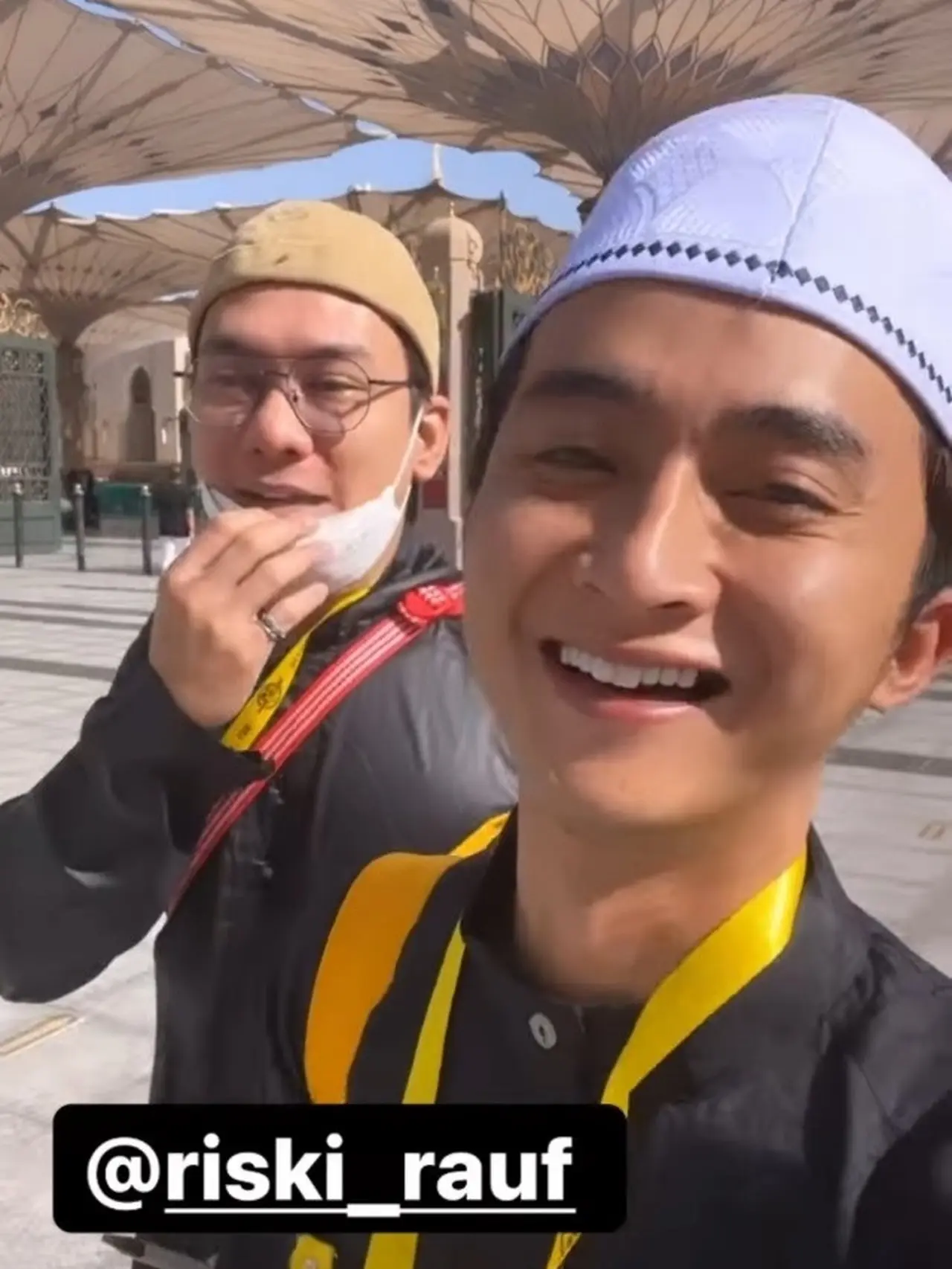 7 Potret Sensen Asisten Raffi Ahmad Jalani Umroh, Jadi Kado Spesial ...