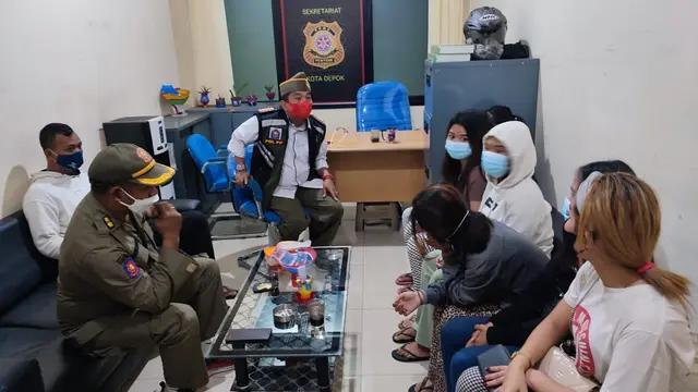 Pasangan Mesum hingga Waria Terjaring Razia Pekat Satpol PP Kota Depok - News Liputan6.com