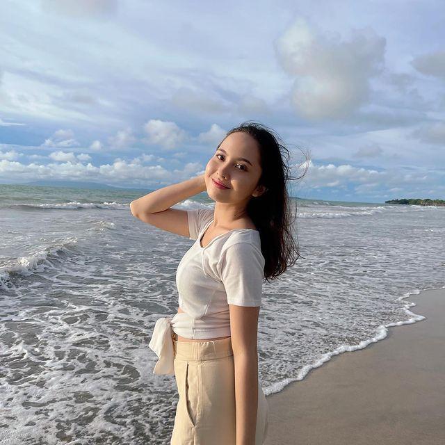 Jadi Sorotan, 6 Potret Triyana Mahadewi Istri YouTuber Turah Parthayana ...