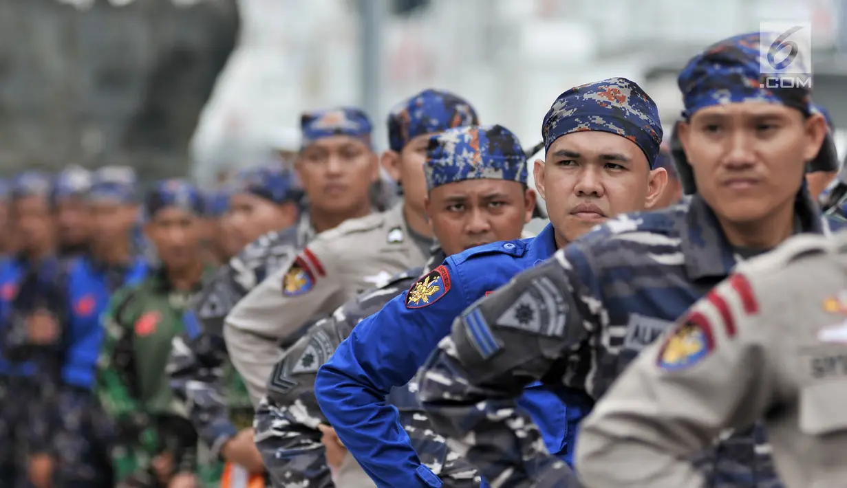 FOTO: Atraksi Anggota Polairud Meriahkan HUT ke-68 Korpolairud - Foto ...