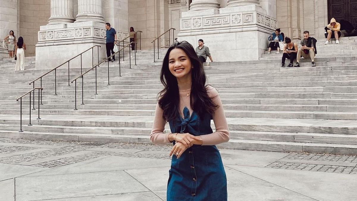 Outfit Sabrina Anggraini Kuliah di MIT, Tampil Kece Bak ABG - Foto ...