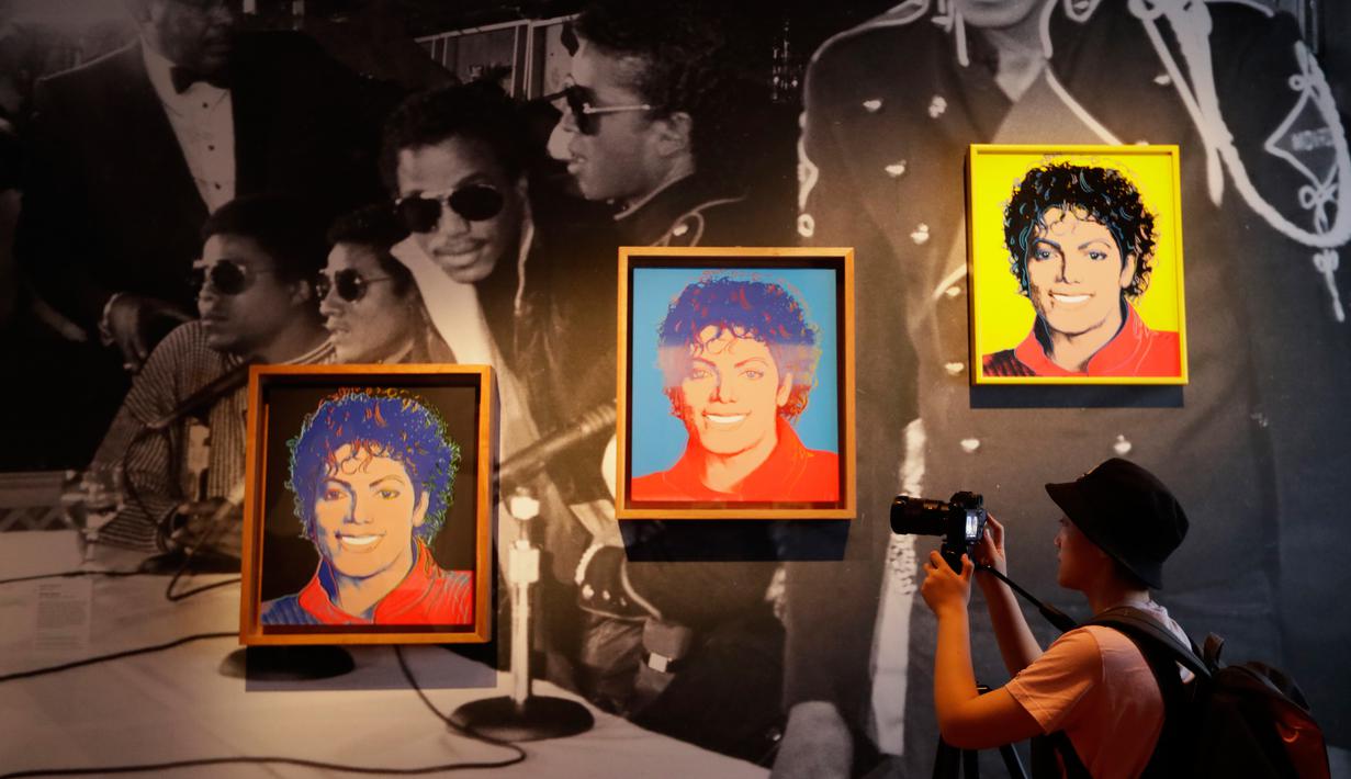 FOTO: Sambut Ultah ke-60, Pameran Michael Jackson Digelar di London ...