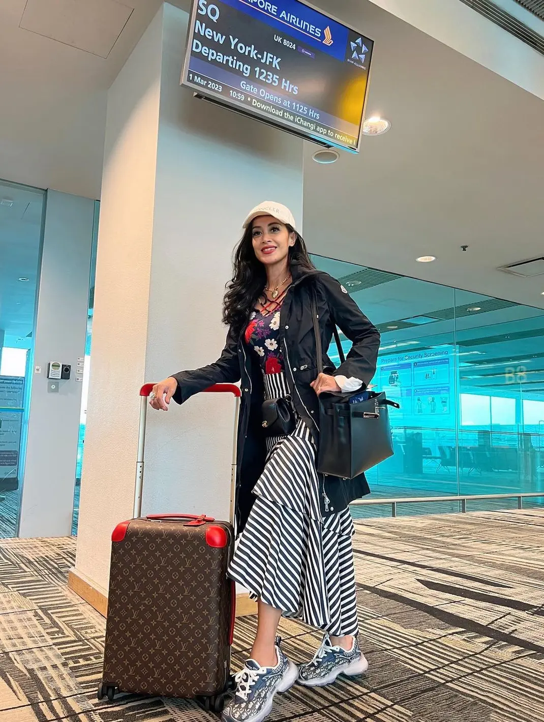 6 Gaya Modis Diah Permatasari Liburan di Amerika, Tampil bak Anak Muda ...