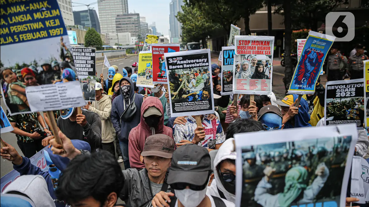 Muslim Uyghur Dilarang Sholat Idul Fitri di Masjid, Polisi Juga ...