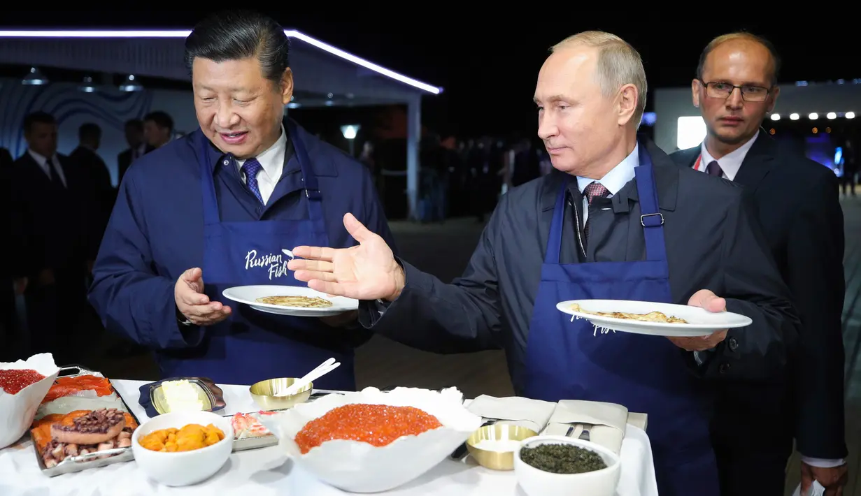 FOTO: Aksi Putin dan Xi Jinping Saat Bikin Pancake Bersama - Foto ...