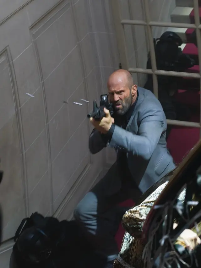 6 Tokoh Penting Film The Beekeeper dibintangi Jason Statham, Petaka di ...