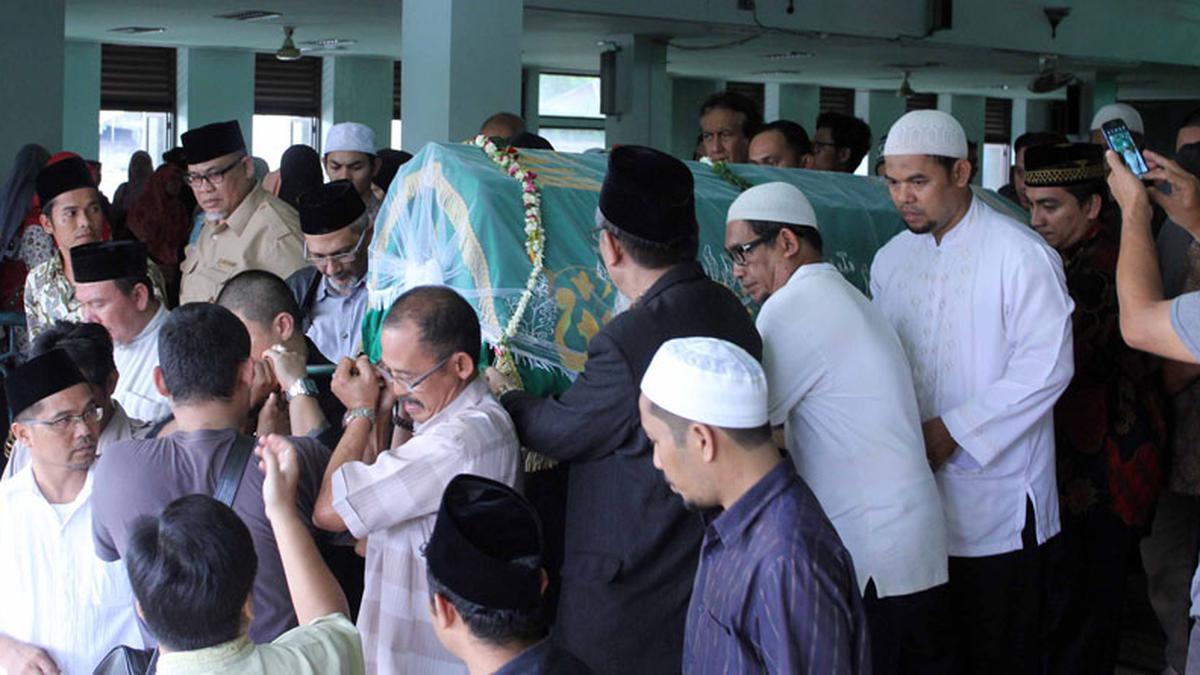 Tempat Pemakaman Pepeng Dipenuhi Warga